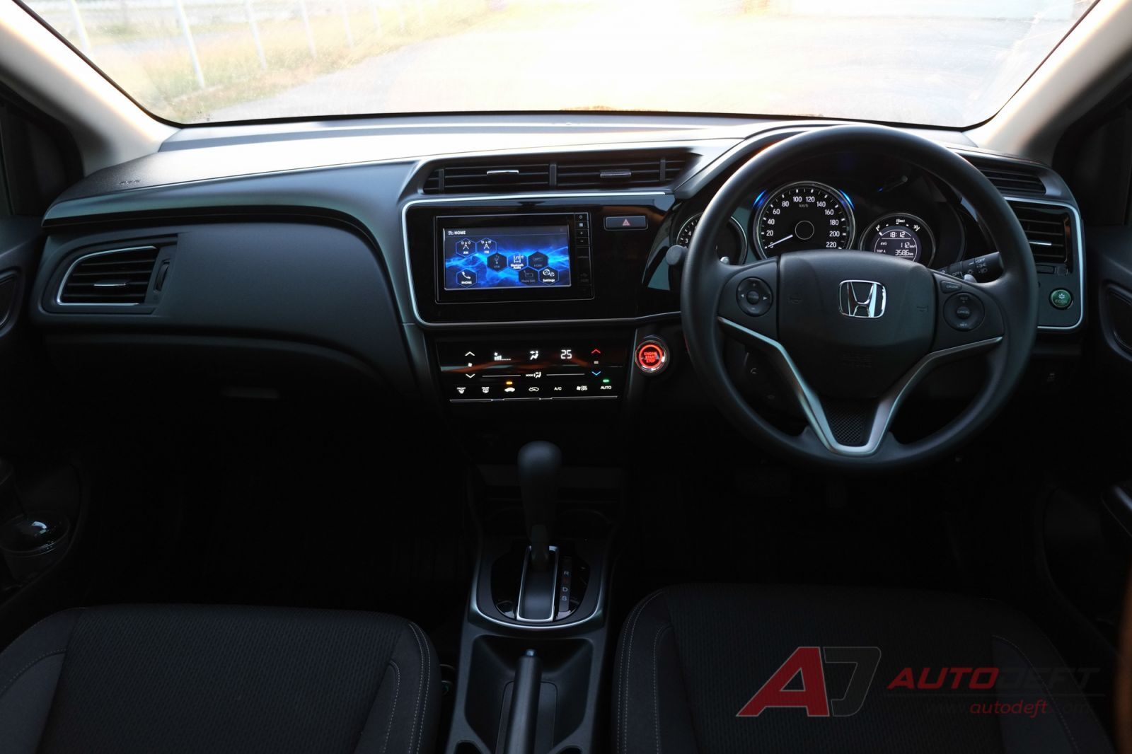 Deft Versus: TOYOTA VIOS G vs. HONDA CITY SV+: คู่มวยสุดร้อนแรงแห่งตลาด Subcompact | AUTODEFT ...